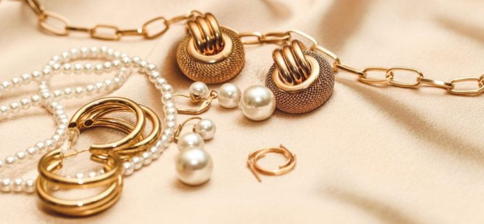 The Ultimate Guide to Matching Eyewear with Jewelry in 2025 - Daily ...
