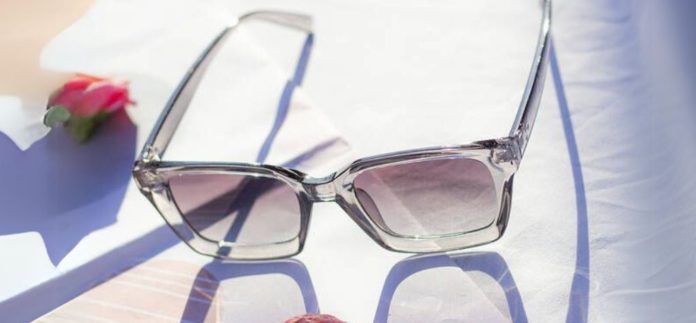 The Rise of Transparent Frames: Why Minimalism Is Back - Daily ...