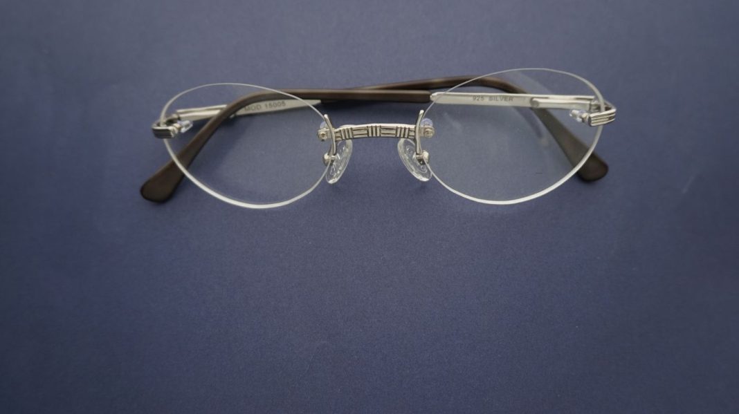 Are Rimless Frames the 2025 Comeback Nobody Saw Coming? - Daily ...
