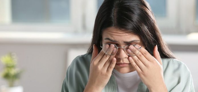 Can Drinking More Water Improve Vision? Experts Explain - Daily EyewearDigest