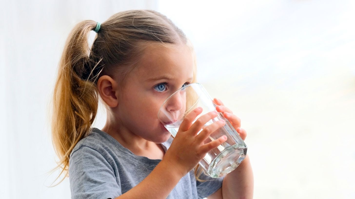 Can Drinking More Water Improve Vision? Experts Explain - Daily EyewearDigest