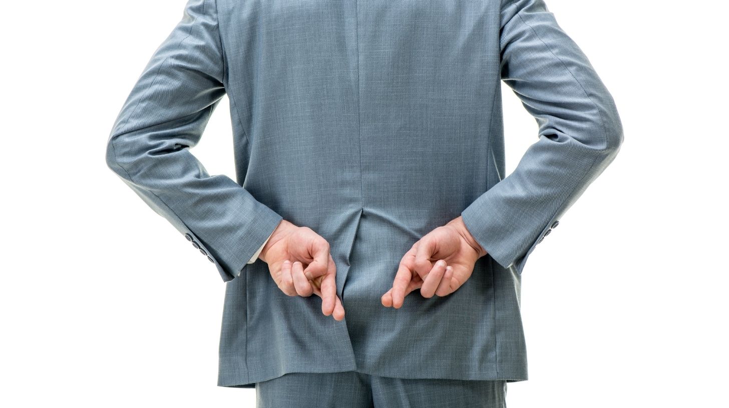 7 Lies People Tell Themselves About Their Eyes - Daily EyewearDigest